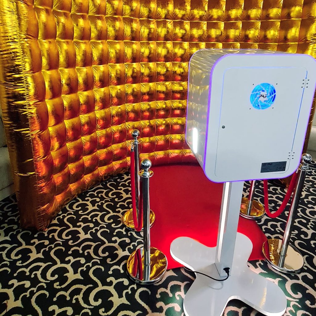 Fotolustro i Fotobudka Łódź - na wesela, urodziny, eventy - Flash of Lights